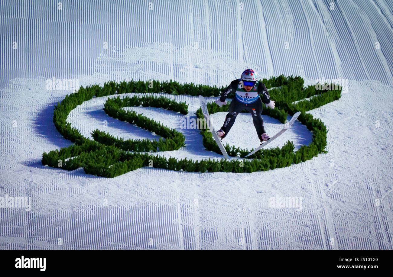 Simon ammann sui im flug hi-res stock photography and images - Alamy