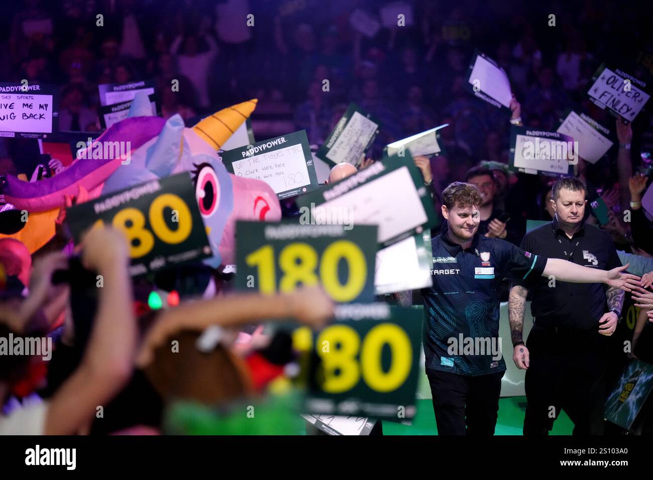 Kevin Doets ahead of his match against Chris Dobey during day thirteen ...