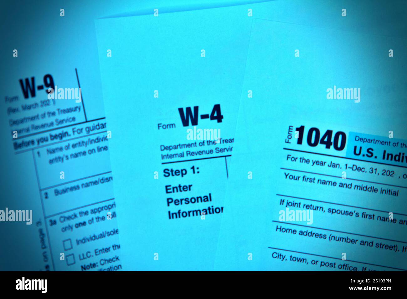 Us tax form 1040 w4 w9 on desk Stock Photo - Alamy