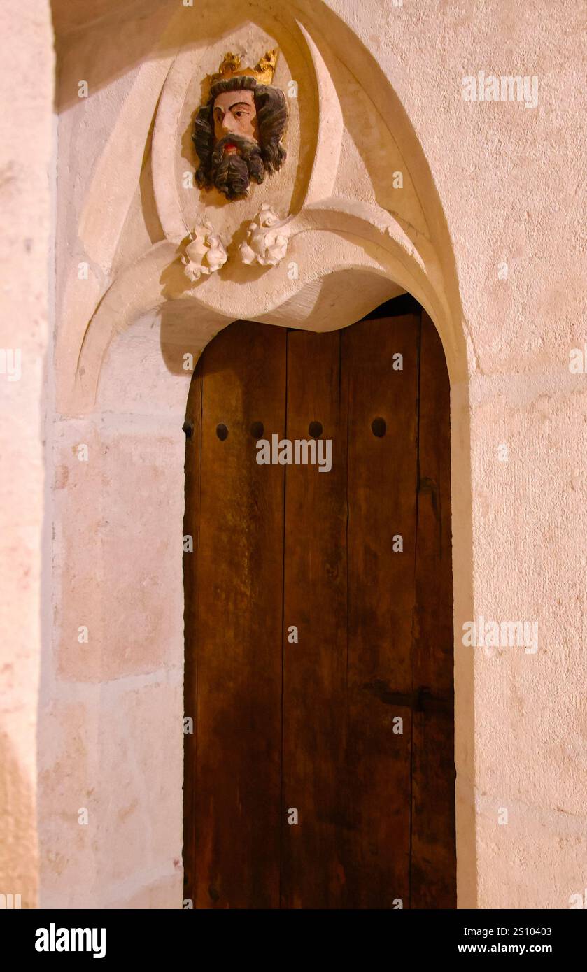 Crowned bearded head sculpture hi-res stock photography and images - Alamy