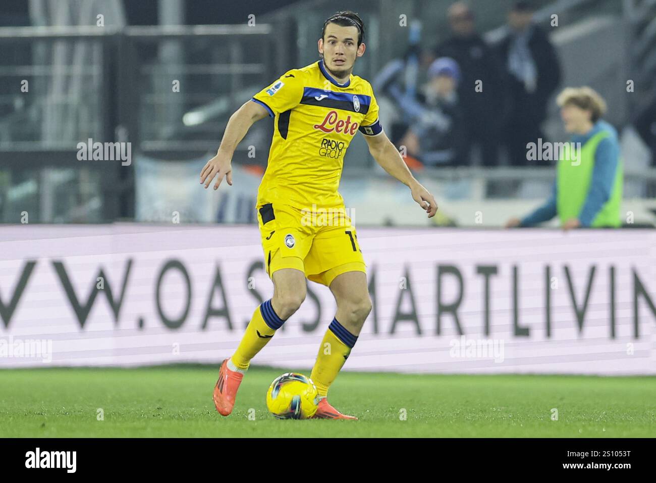 Rome, Italy. 28th Dec, 2024. Atalanta's Dutch midfielder Marten de Roon ...