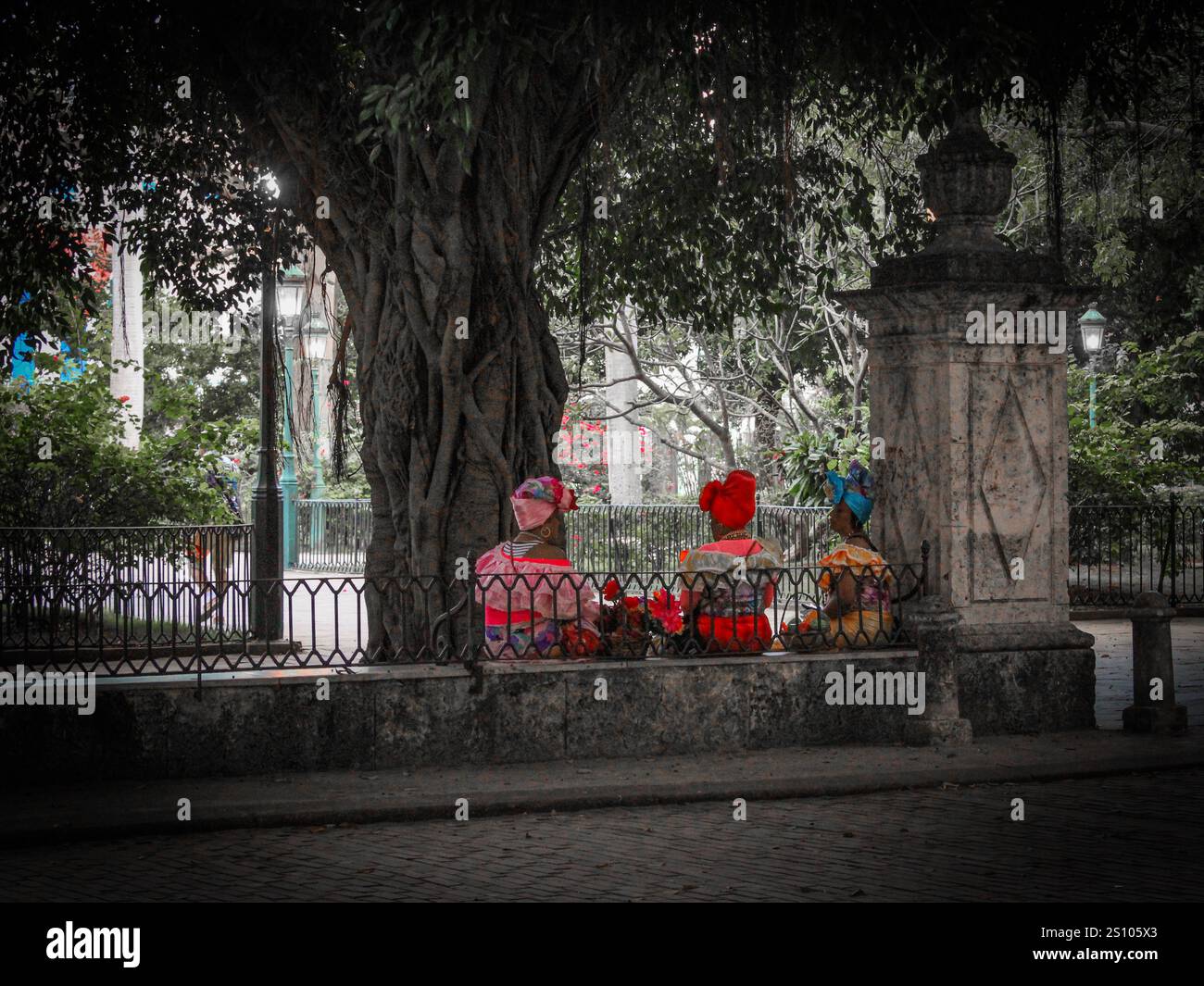 Women traditional dress cuba hi-res stock photography and images - Alamy