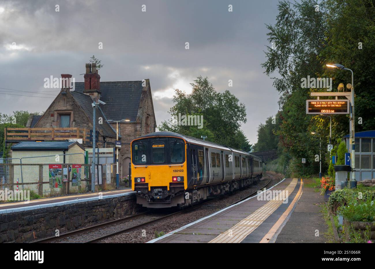 Northern Rail class 150 diesel sprinter train 150122 at Gathurst ...
