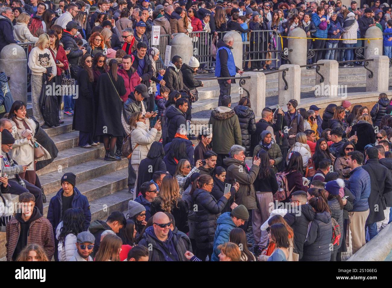 Rome, Italy. 30 December 2024 Large crowds gather at the Trevi fountain ...