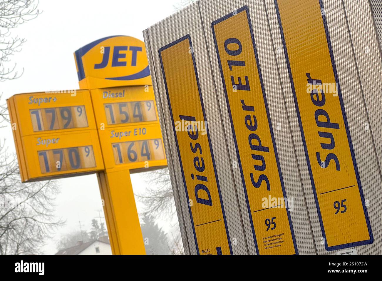 Spritpreise am 30.12.2024 an einer JET- Tankstelle, Themenfoto ...
