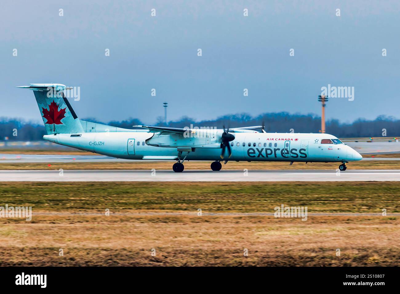 Air Canada Express - taking off Stock Photo - Alamy