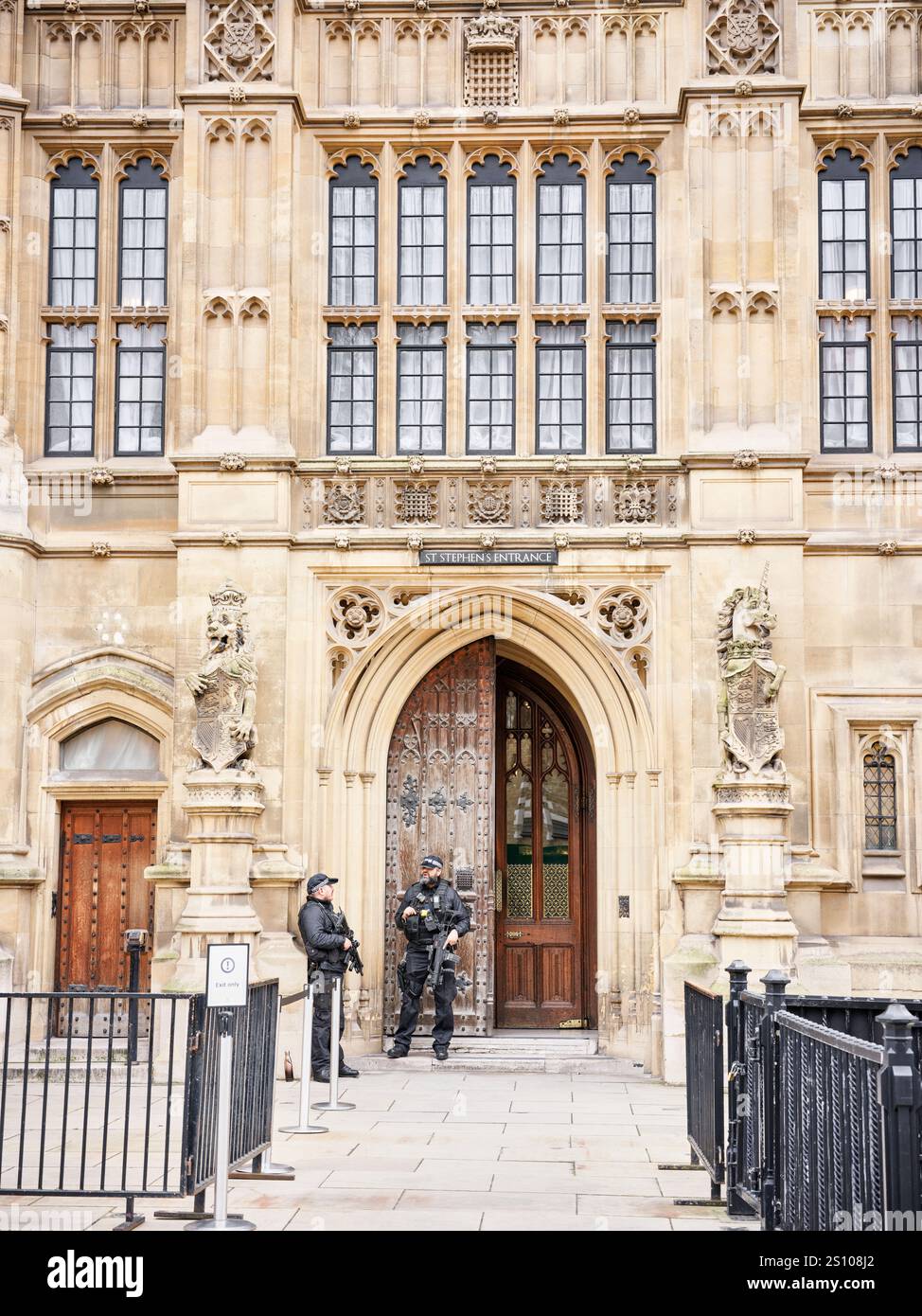 Armed police officers guard St Stephen's Entrance, House of Commons ...