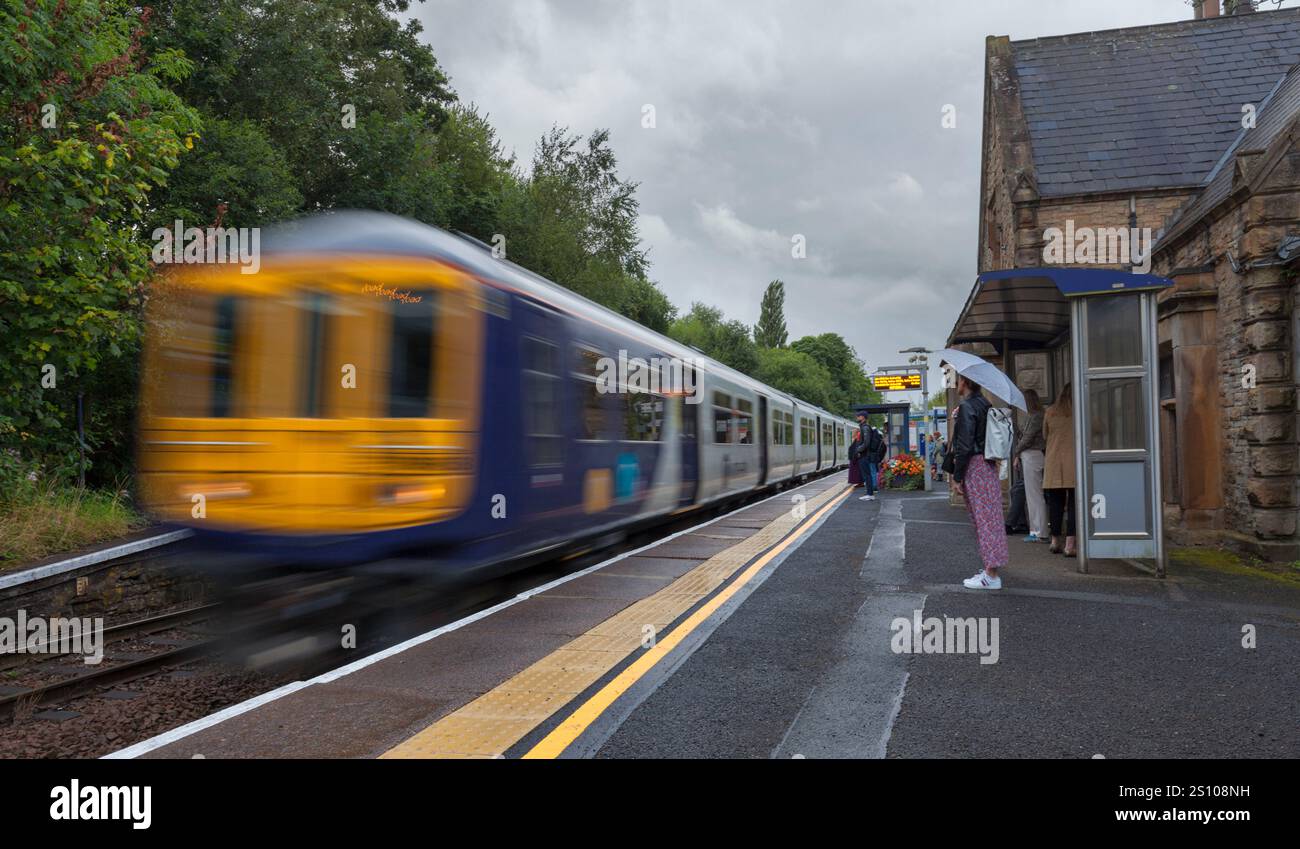 Northern rail class 769 bi-mode train 769458 arriving at Gathurst ...