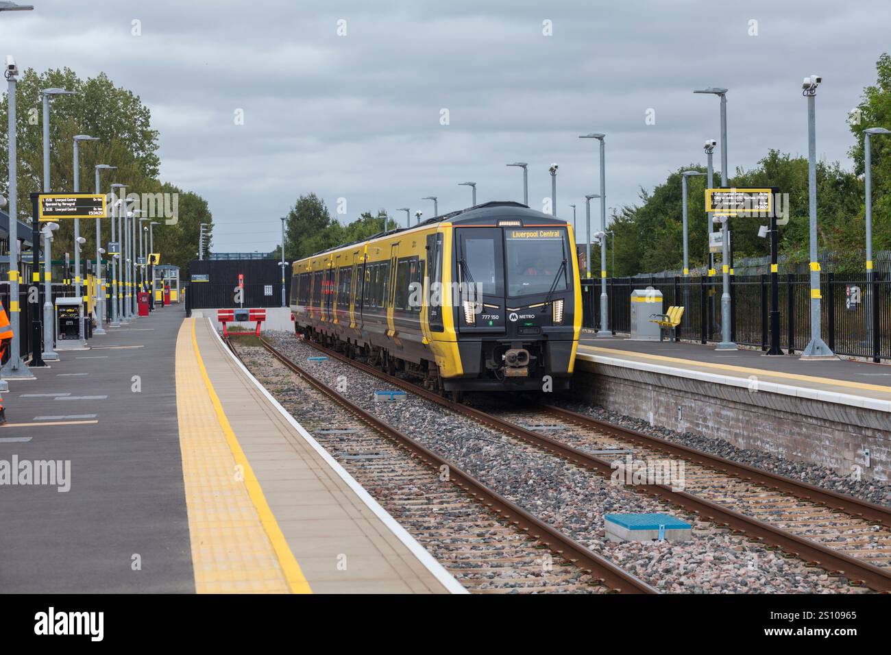 Merseyrail class 777 battery electric multiple unit 777150 at Headbolt ...