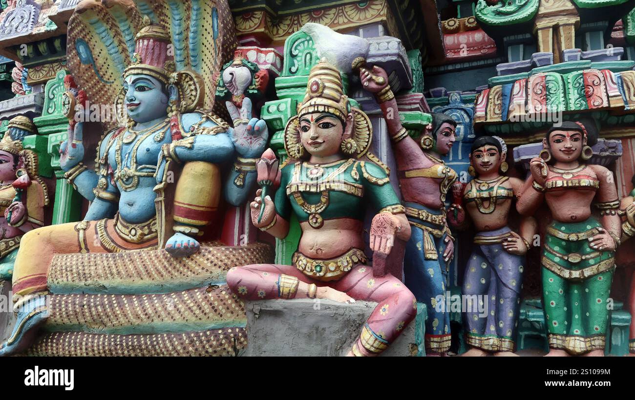 Gods and deities on the gopuram of the Sri Sarangapani in Kumbakonam ...