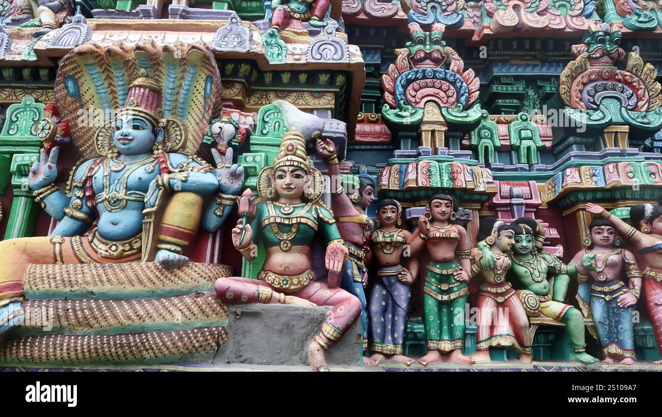 Gods and deities on the gopuram of the Sri Sarangapani in Kumbakonam ...