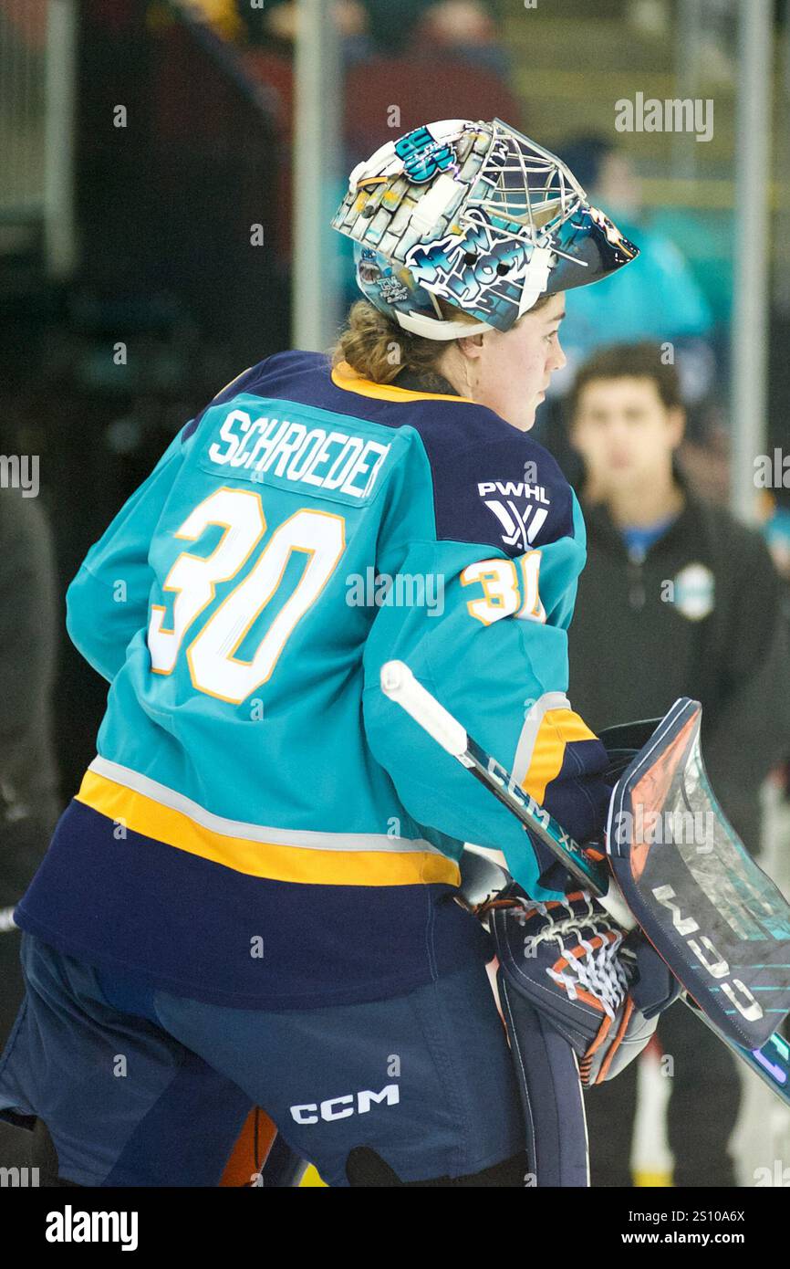 Newark, USA. 29th Dec, 2024. Sirens goalie Corinne Schroeder (30 ...