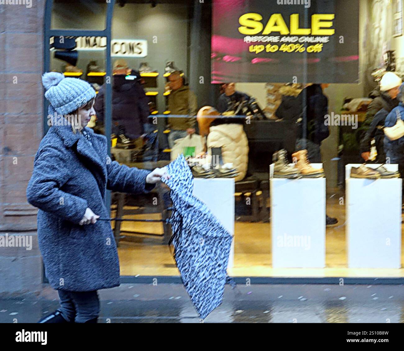 Glasgow, Scotland, UK. 30th December, 2024. UK Weather: Wet , windy and ...