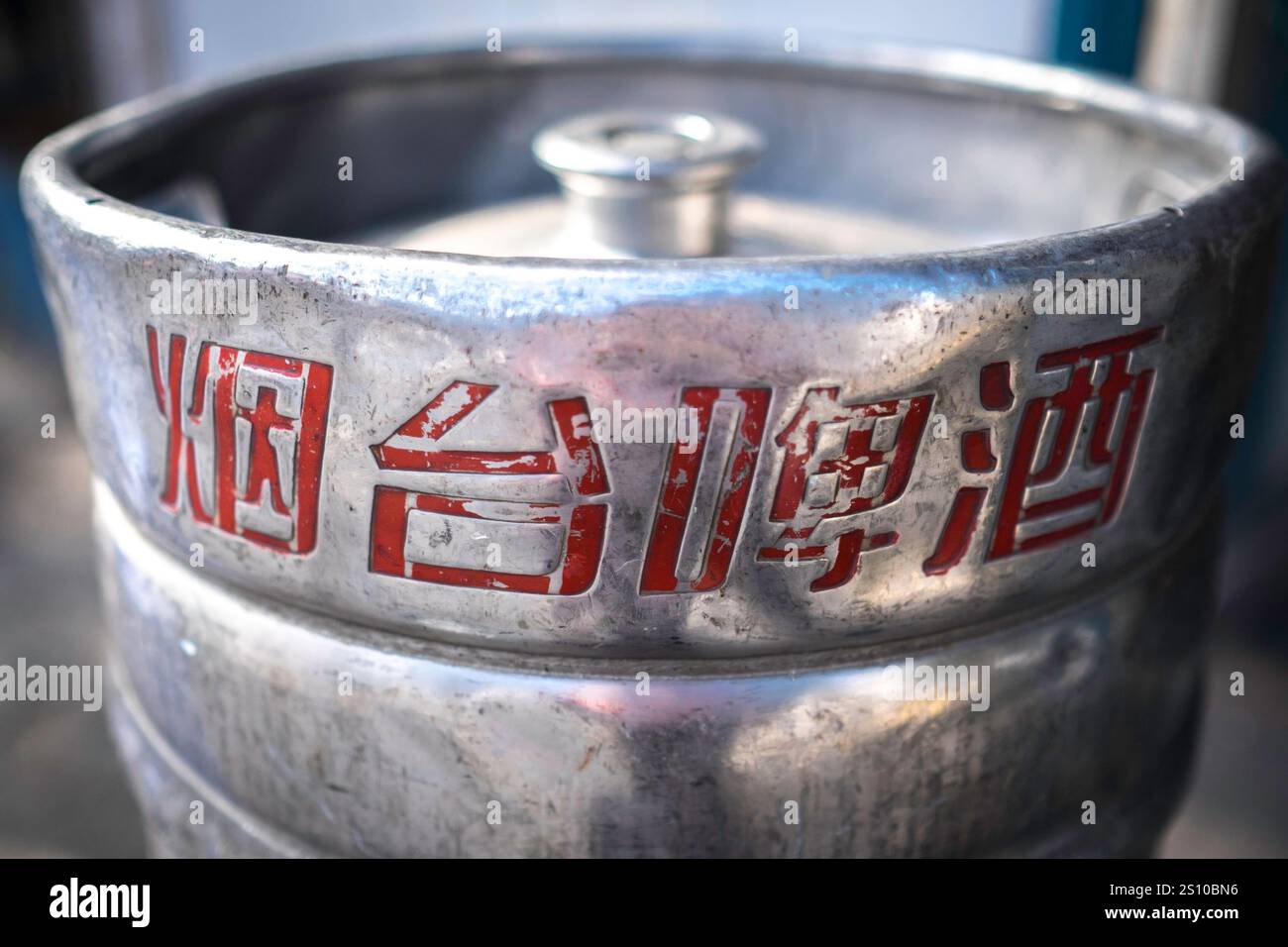 China, Yantai, 2015-06-10, street, chinese characters, beer barrel ...