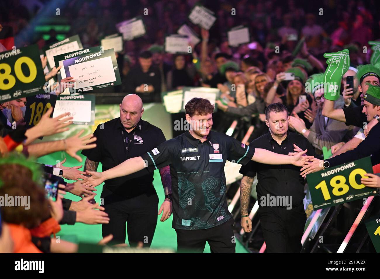 Alexandra Palace, London, UK. 30th Dec, 2024. 2024/25 PDC Paddy Power ...