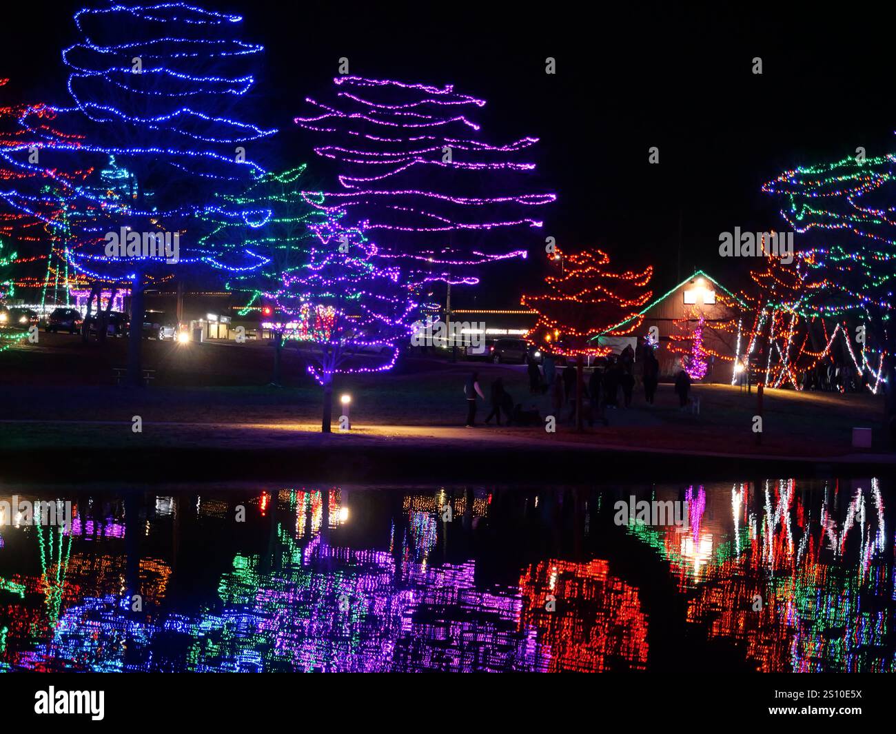 Lenexa, Kansas - December 29, 2024: Annual Christmas Lights Walk Around Sar Ko Par Park in ...