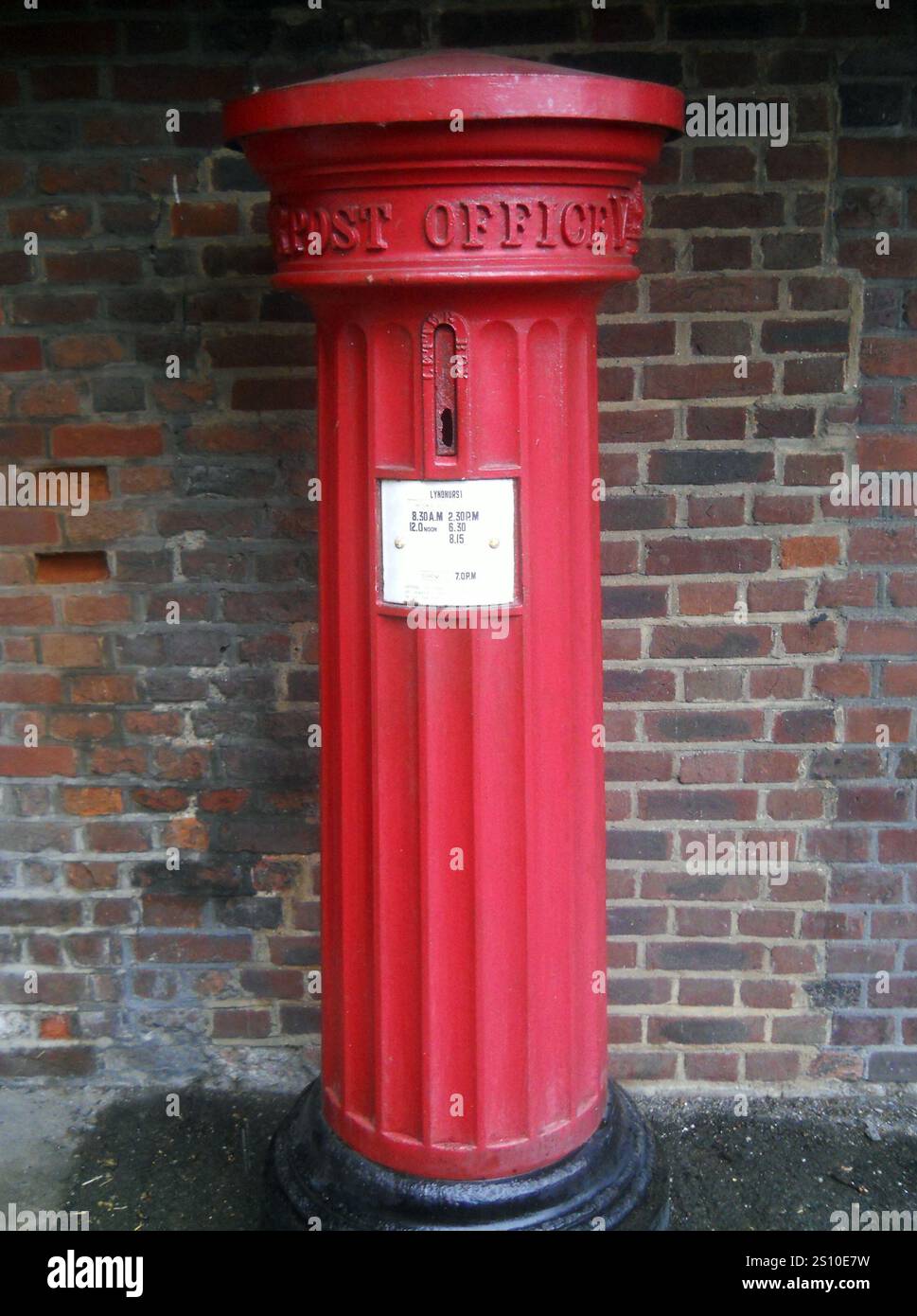 Victorian type pb viii post box hi-res stock photography and images - Alamy