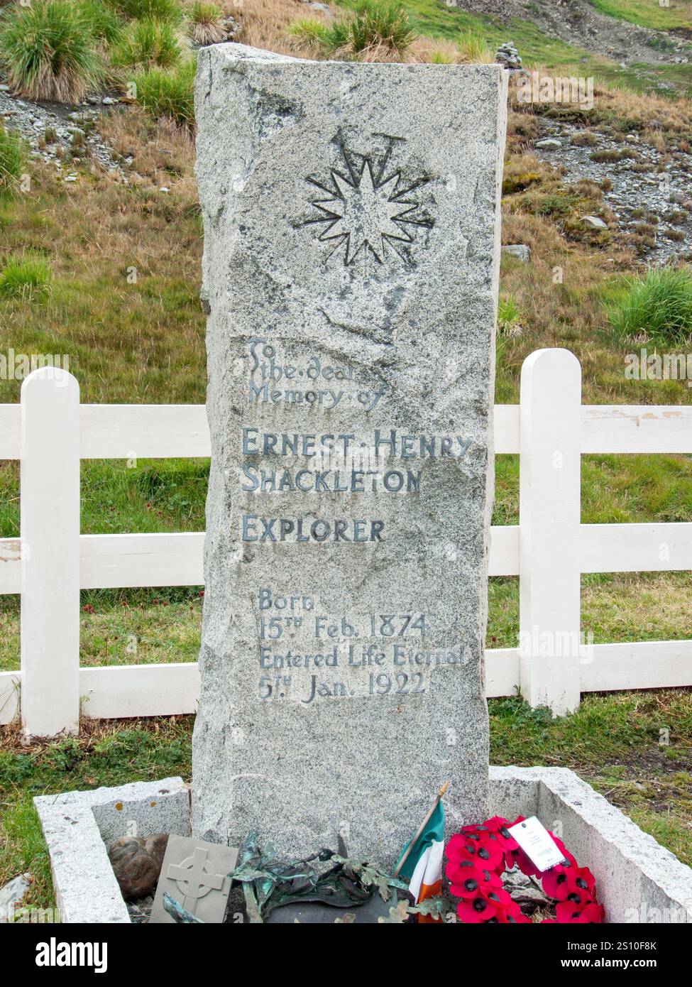 grave of Sir Ernest Shackleton, Grytviken, South Georgia, Antarctica ...