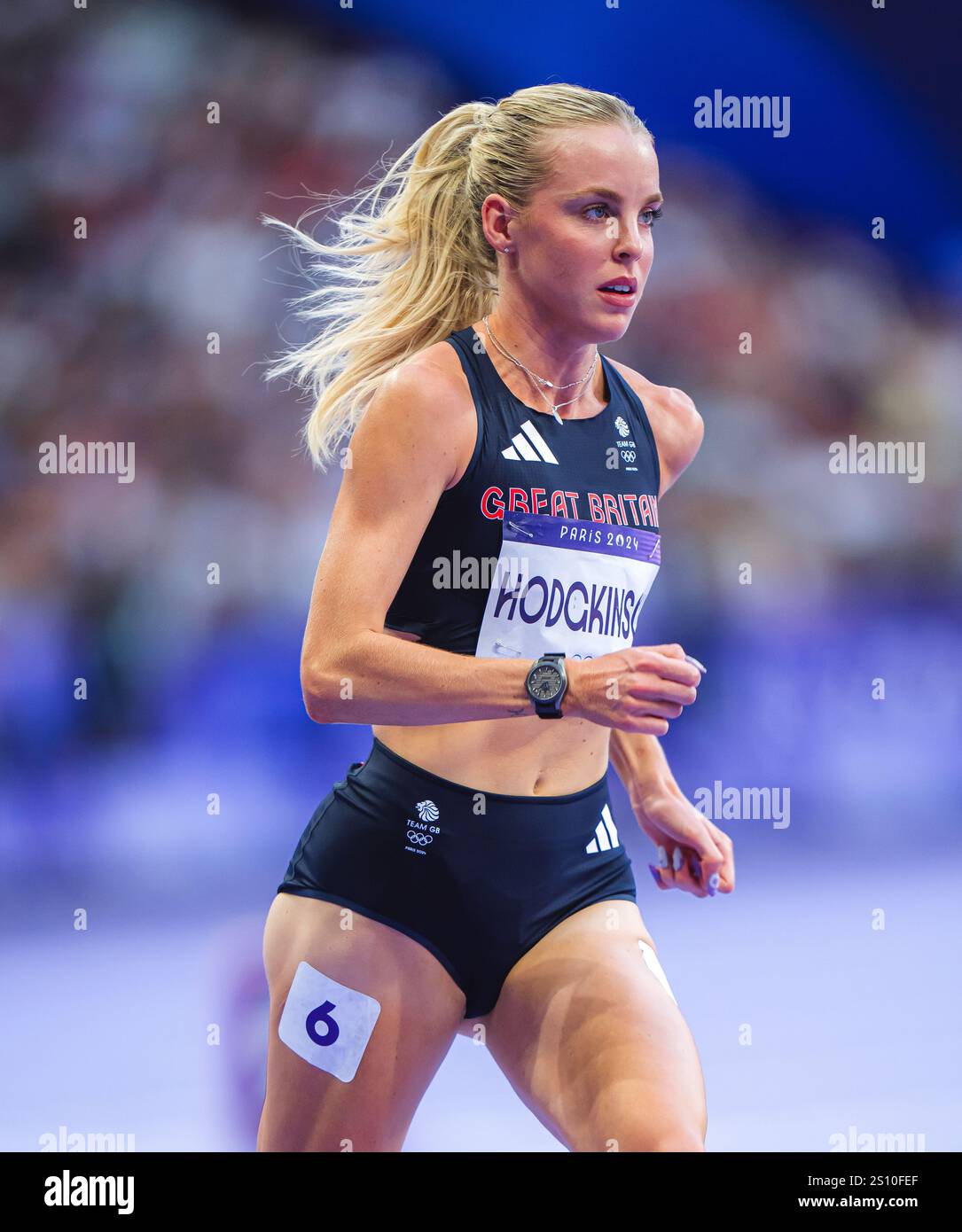 Keely Hodgkinson participating in the 800 meters at the Paris 2024 ...