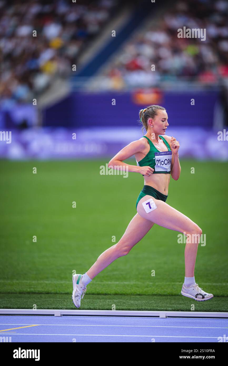 Jodie McCann participating in the 5000 metres at the Paris 2024 Olympic ...