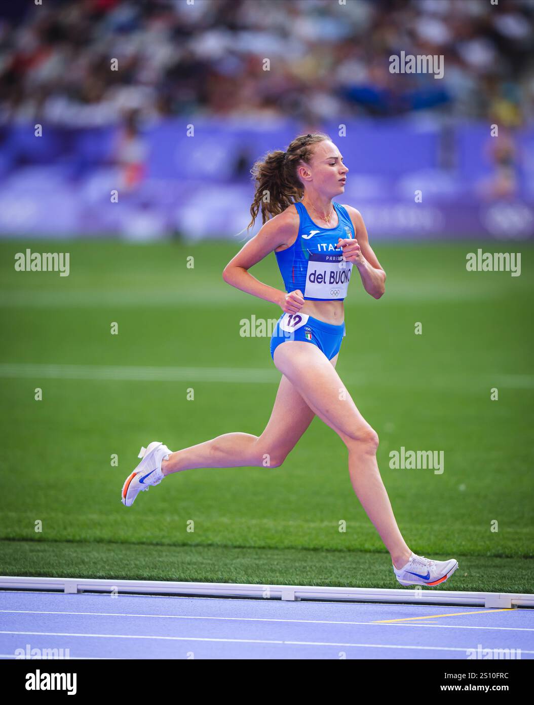 Federica Del Buono participating in the 5000 meters at the Paris 2024 ...