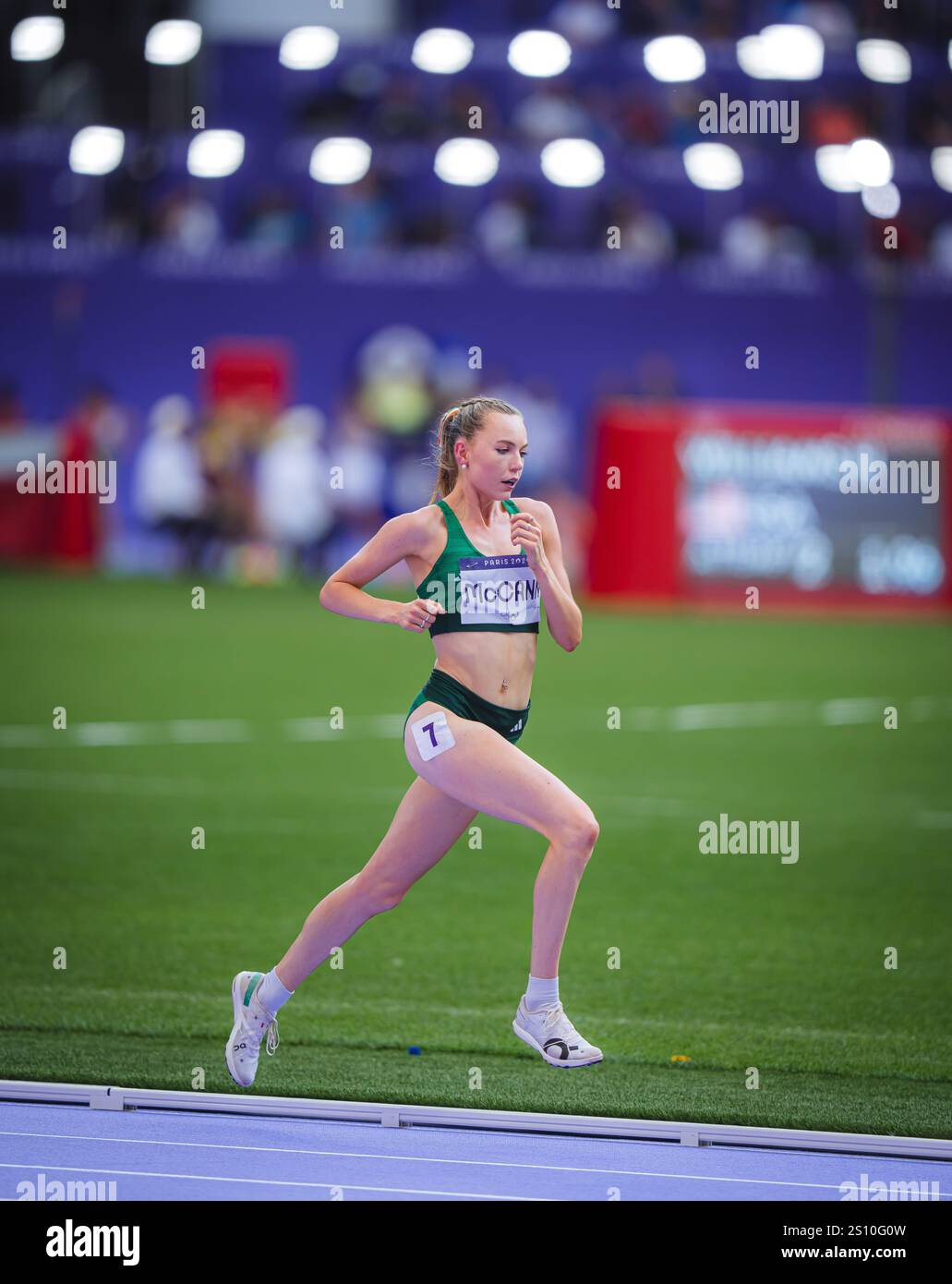 Jodie McCann participating in the 5000 metres at the Paris 2024 Olympic ...