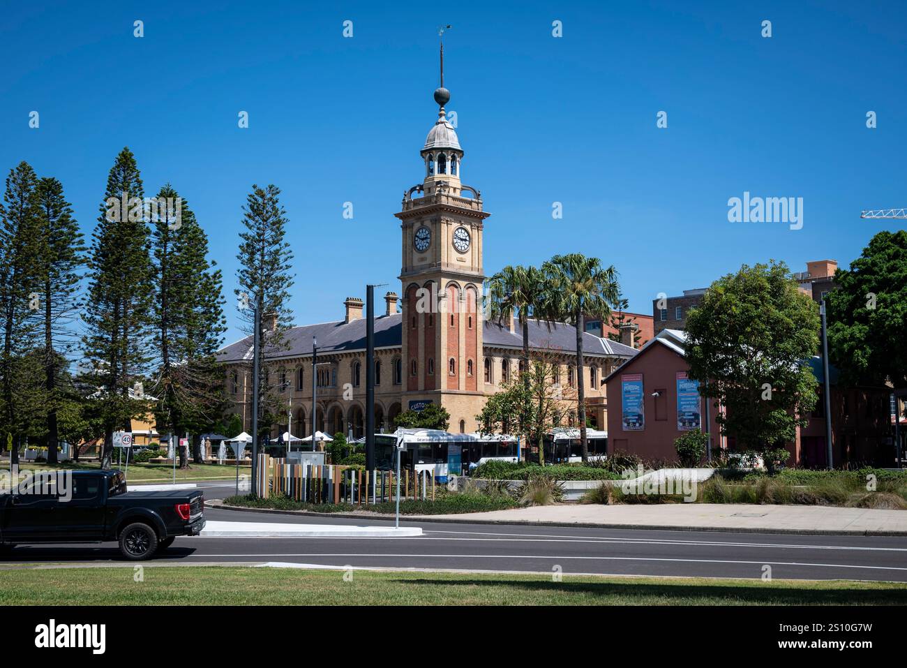 Customs House, also known as the Customs House Hotel, is a heritage ...