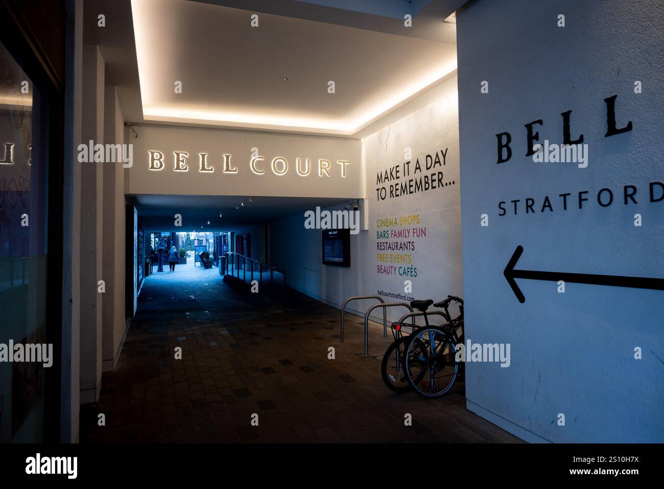 Bell Court, Stratford-upon-Avon, Warwickshire, England, UK Stock Photo ...