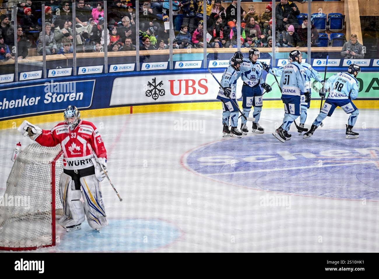 Straubing's JC Lipon, right, and the team celebrate after scoring ...