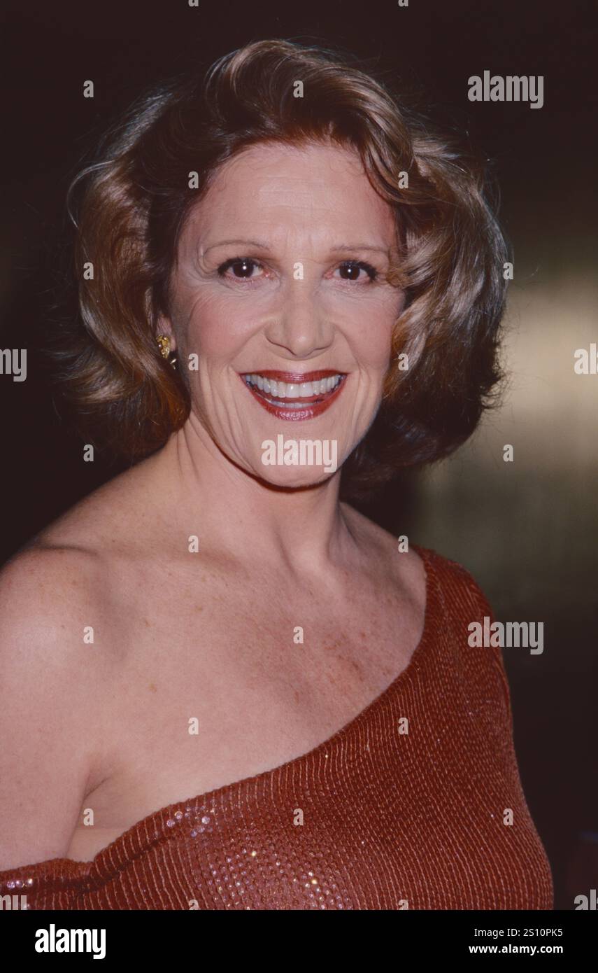 Linda Lavin attends the 2001 Tony Awards at Radio City Music Hall in ...
