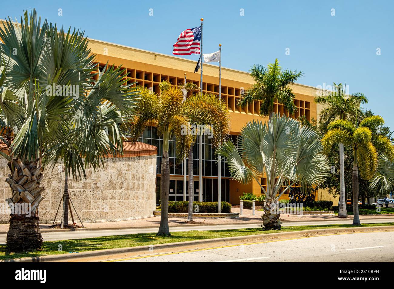 Fort Pierce City Hall, US Route 1, Fort Pierce, Florida Stock Photo - Alamy