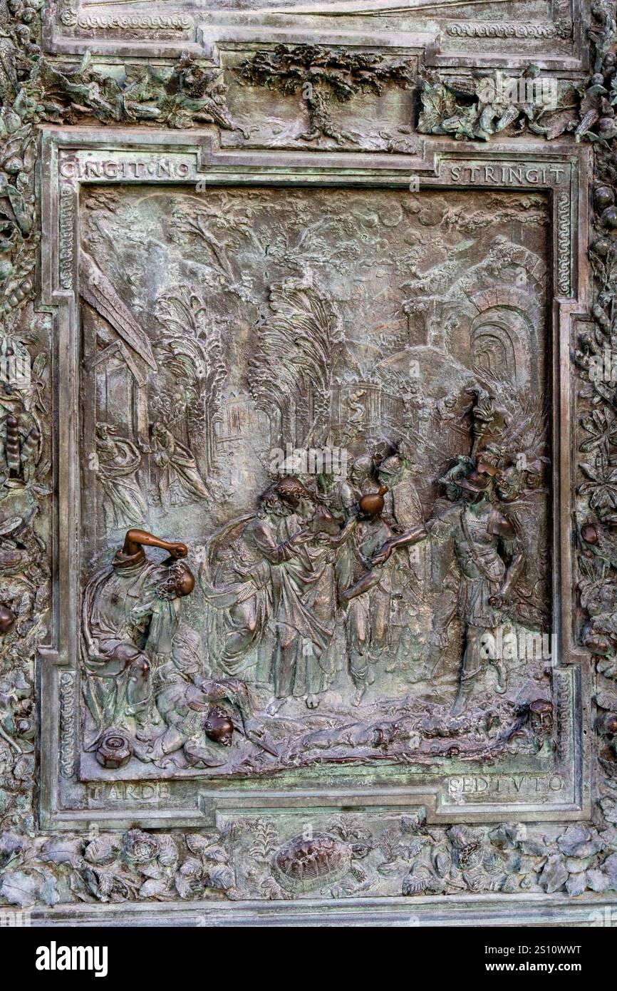 Detail of a main portal door of the Duomo of Pisa. Cast in bronze in ...