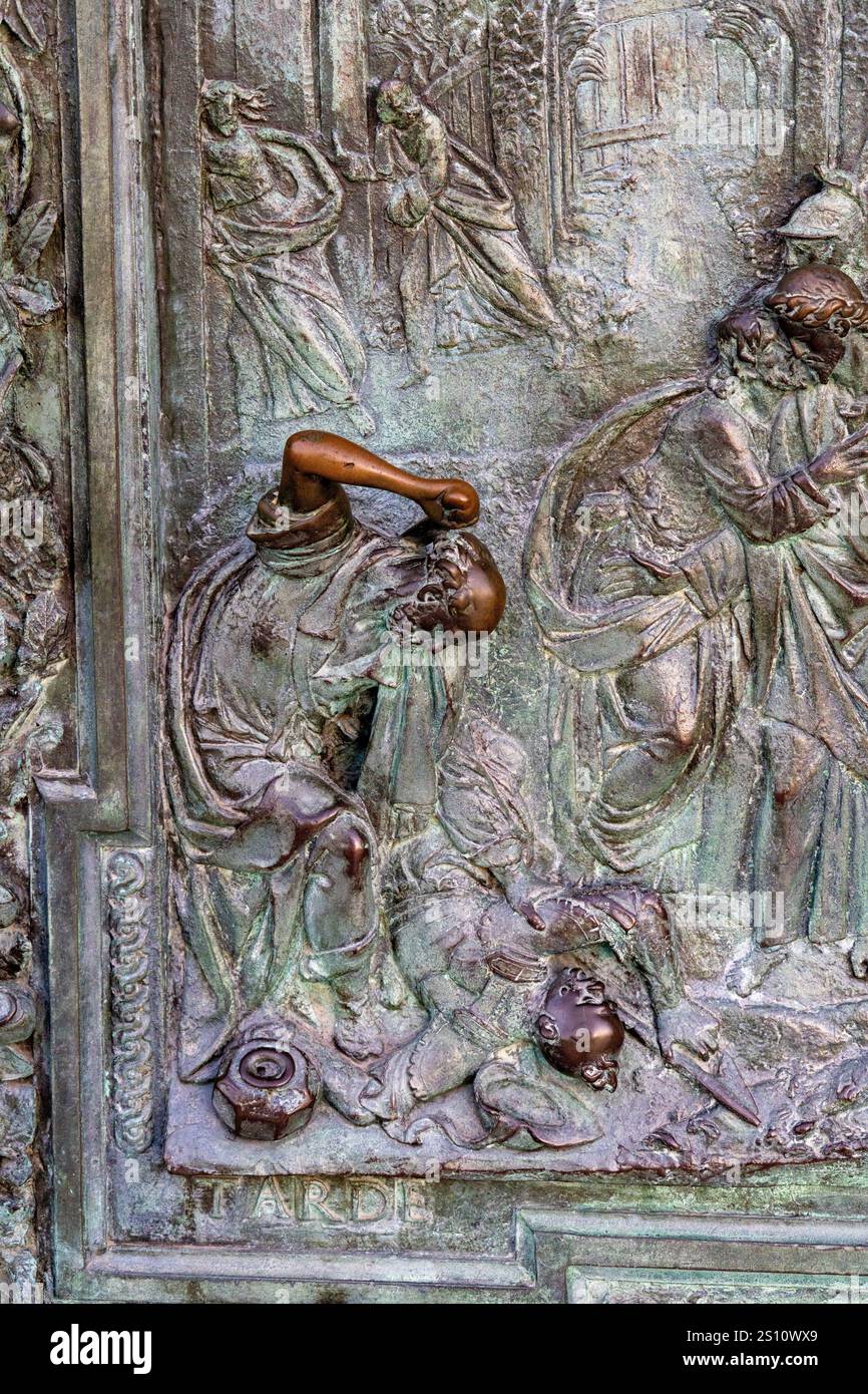 Detail of a main portal door of the Duomo of Pisa. Cast in bronze in ...