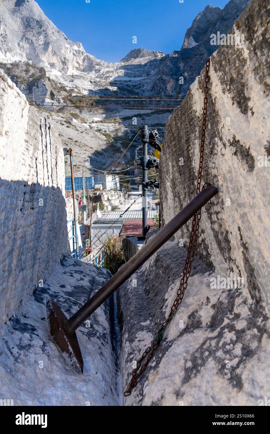 Reproduction of a Roman two-point hammer for splitting marble blocks ...