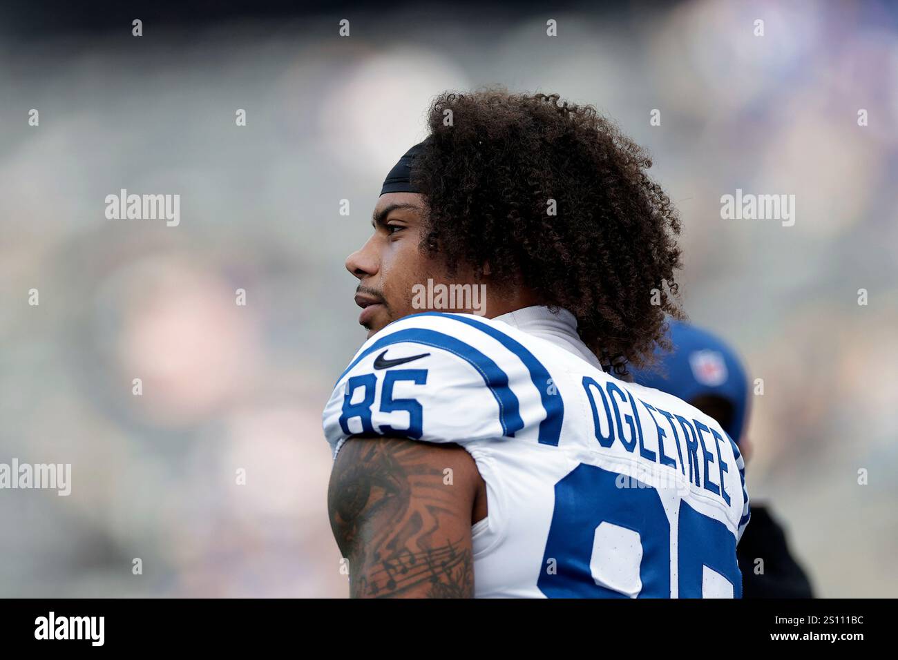 Indianapolis Colts tight end Drew Ogletree (85) warms up before an NFL ...