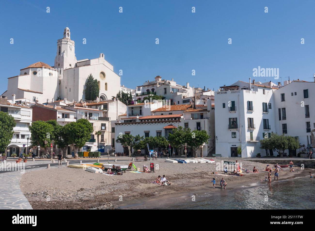 Port d'Alguer beach, Cadaques Stock Photo - Alamy