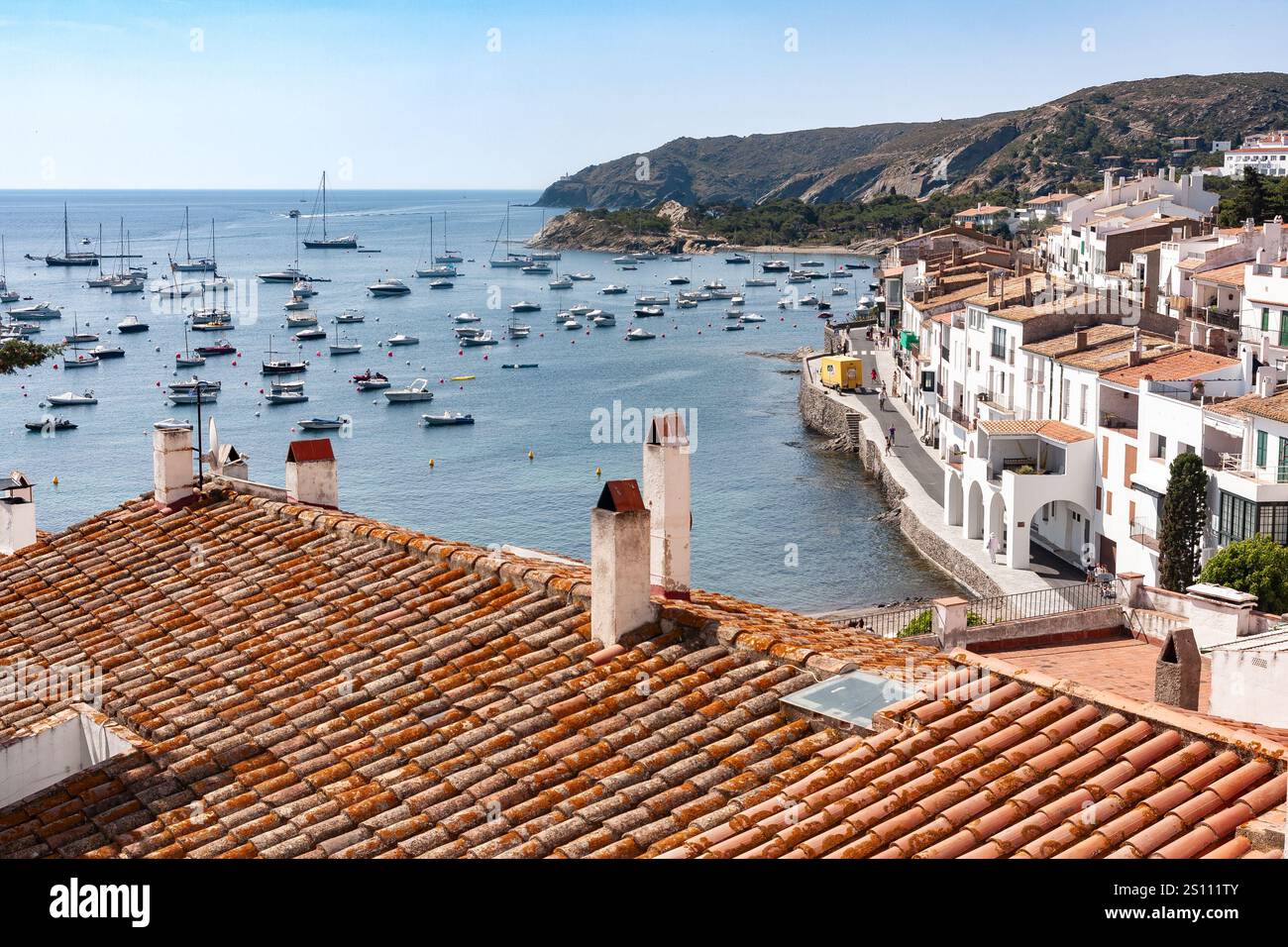 Port d'Alguer beach, Cadaques Stock Photo - Alamy