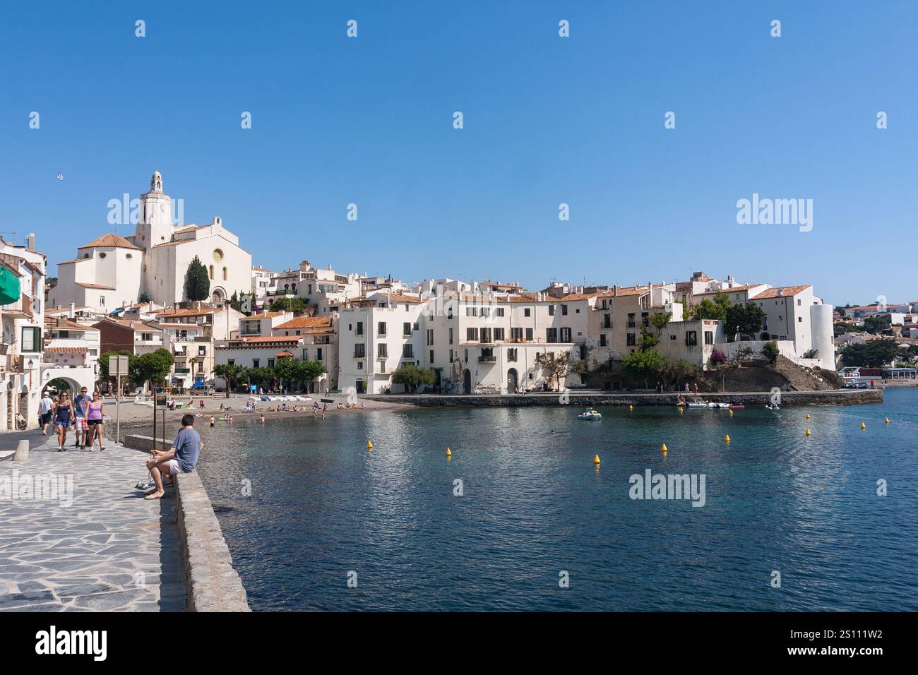Port d'Alguer beach, Cadaques Stock Photo - Alamy