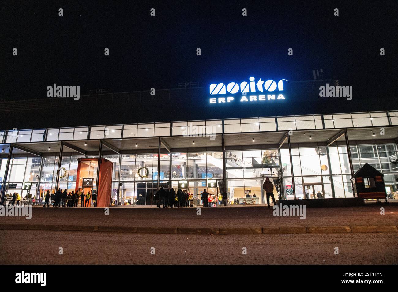 241230 Monitor ERP Arena inför ishockeymatchen i SHL mellan Brynäs och ...