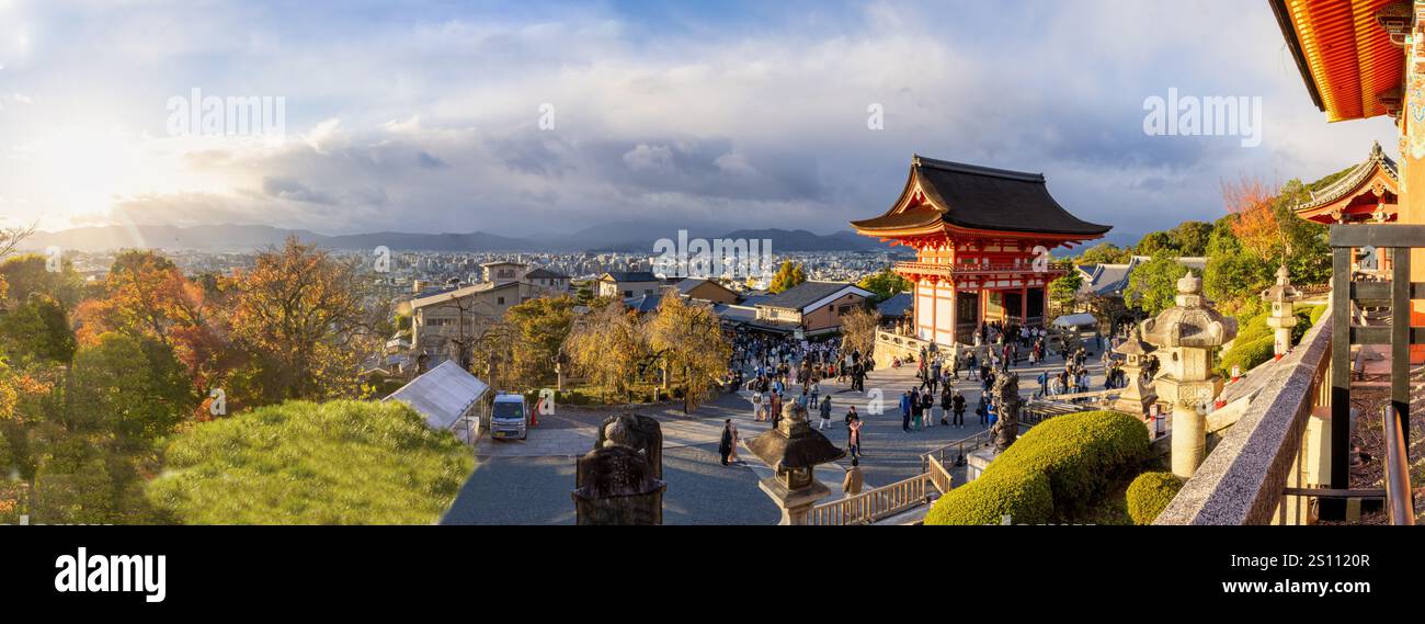 Kyoto, Japan. - 11.November 2024: Yasaka Pagoda view and Hokan-ji Temple from Yasaka Dori Street ...