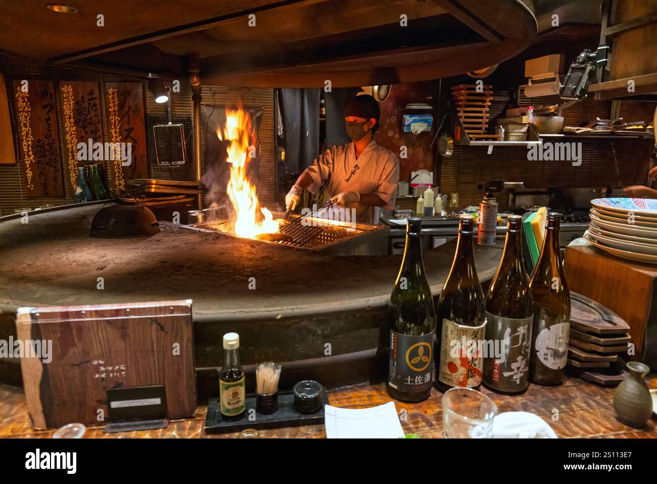 Tokio, Japan. - 1.November 2024: Japanese restaurant at night in the ...