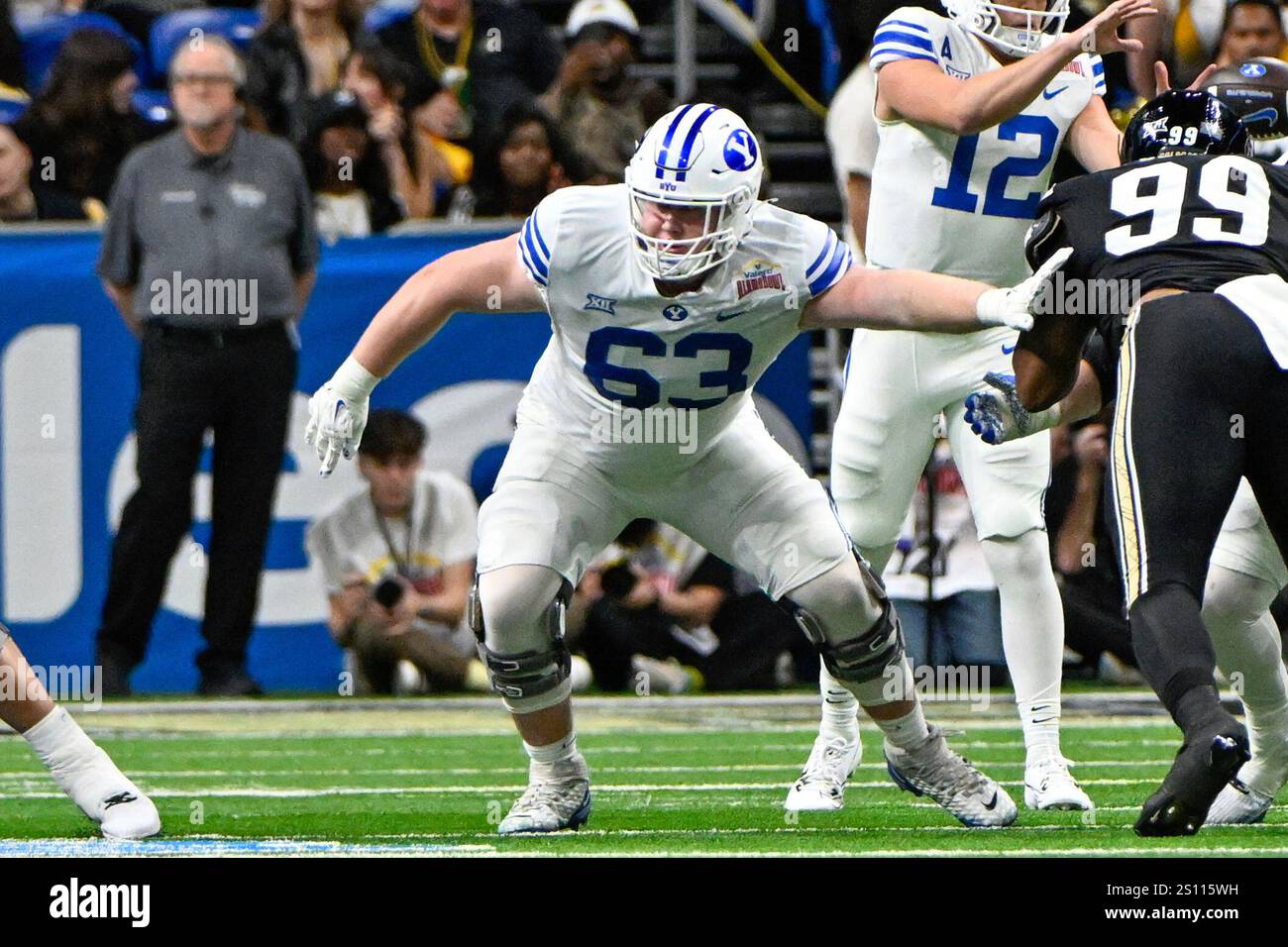 SAN ANTONIO, TX - DECEMBER 28: Brigham Young Cougars offensive lineman ...