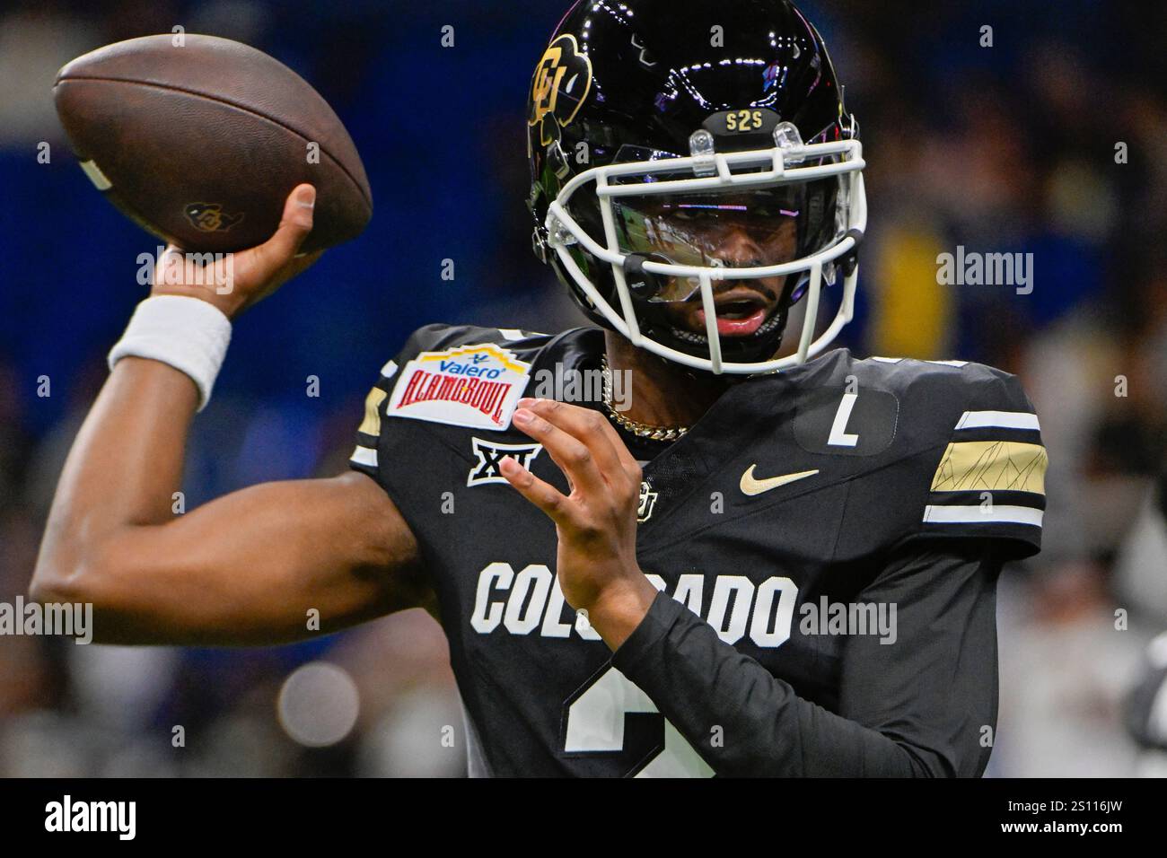 SAN ANTONIO, TX - DECEMBER 28: Colorado Buffaloes quarterback Shedeur ...