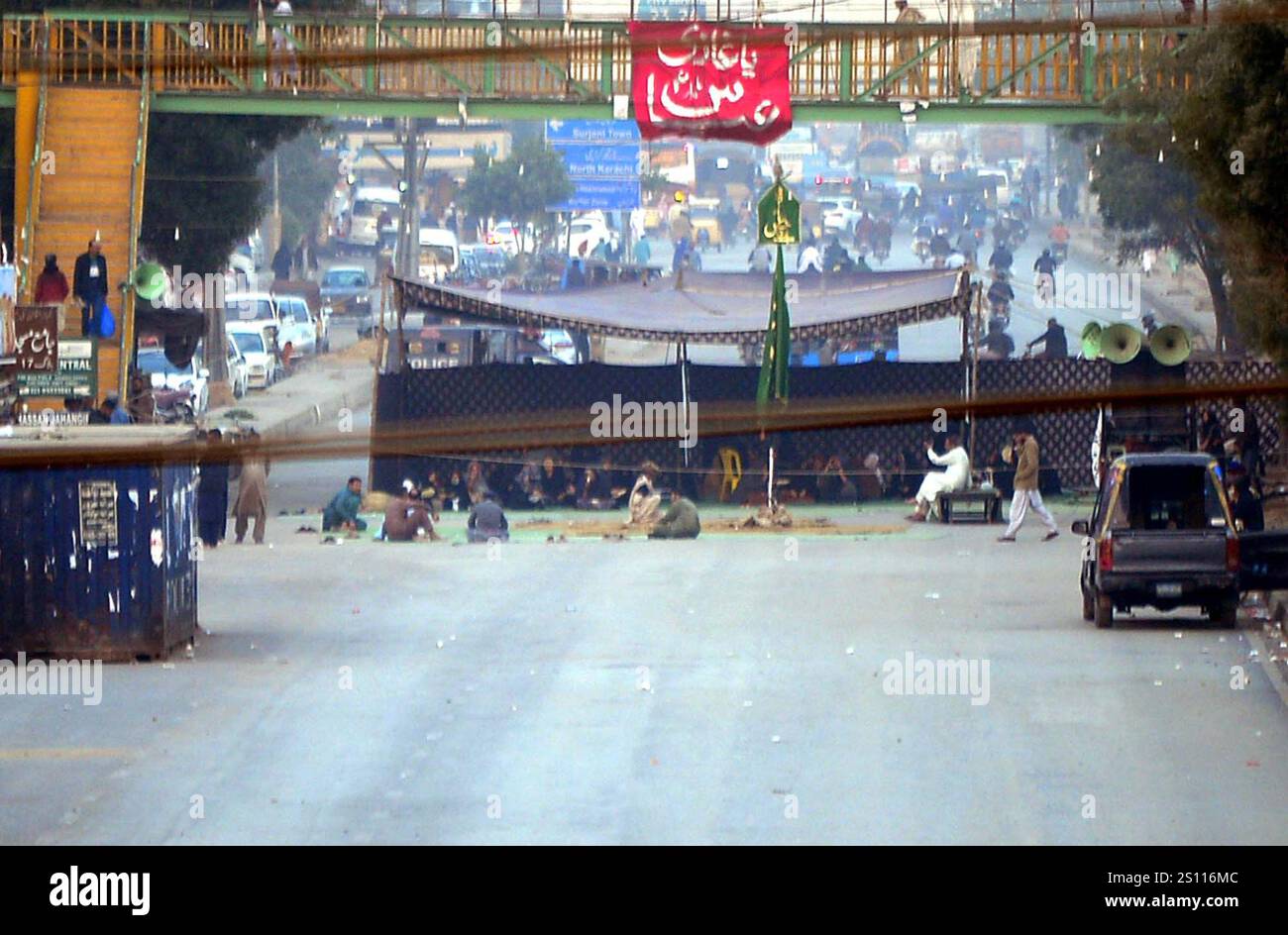 KARACHI, PAKISTAN, DEC 30: View of road leads towards Super Highway ...