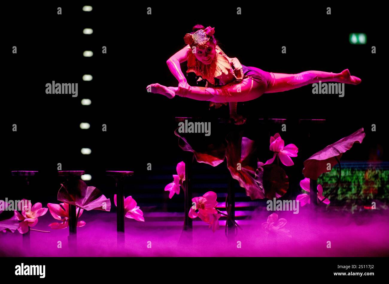 Oldenburg, Germany. 30th Dec, 2024. Guo Yaoyao from China performs her ...