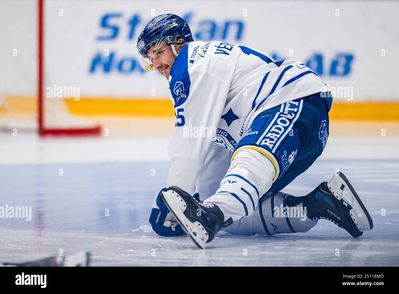 241230 Leksands Max Veronneau inför ishockeymatchen i SHL mellan Rögle och Leksand den 30 ...
