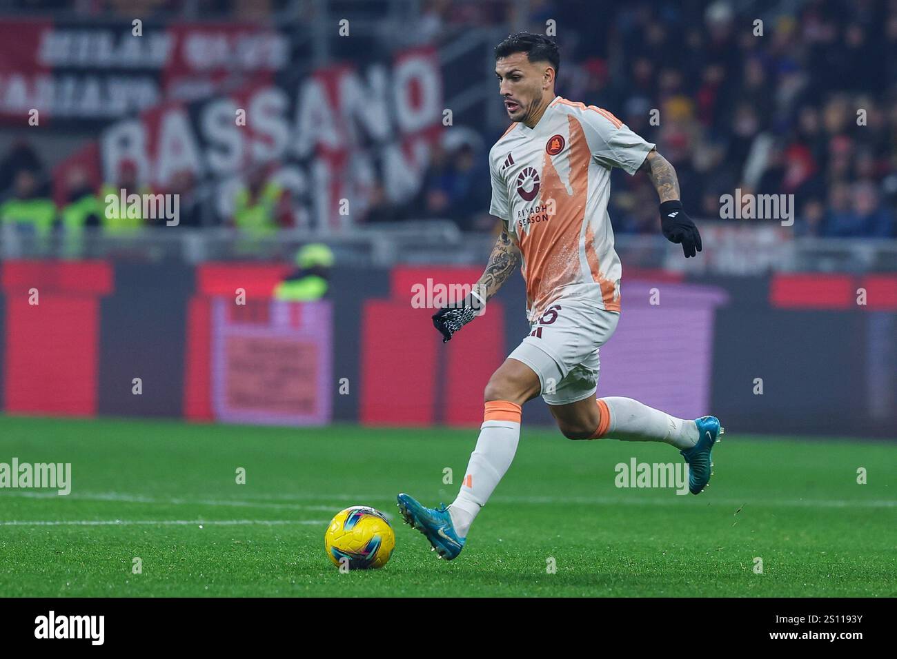 Milan, Italien. 29th Dec, 2024. Leandro Paredes of AS Roma seen in ...