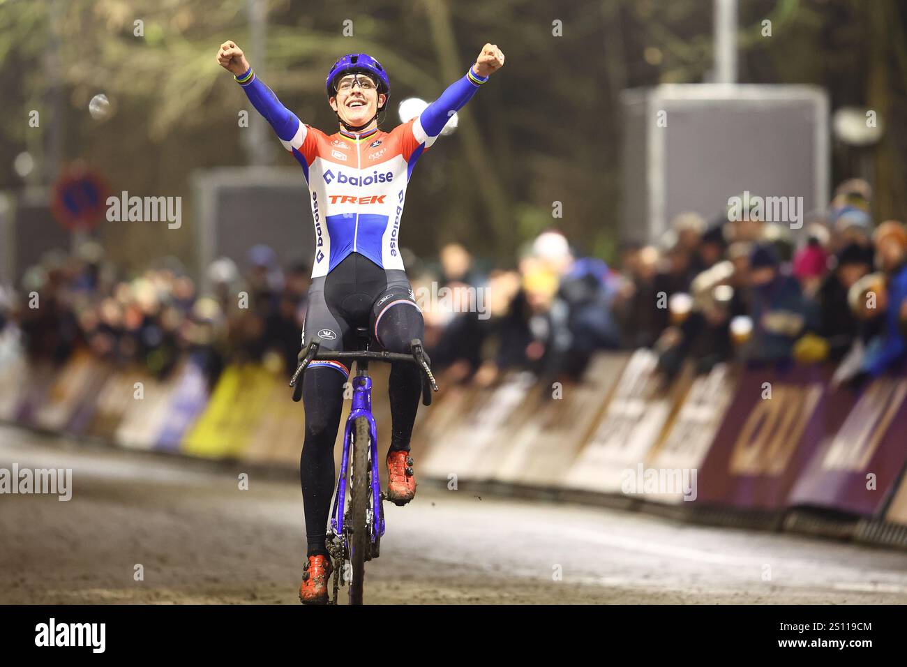 Diegem, Belgium. 30th Dec, 2024. Dutch Lucinda Brand celebrates as she ...