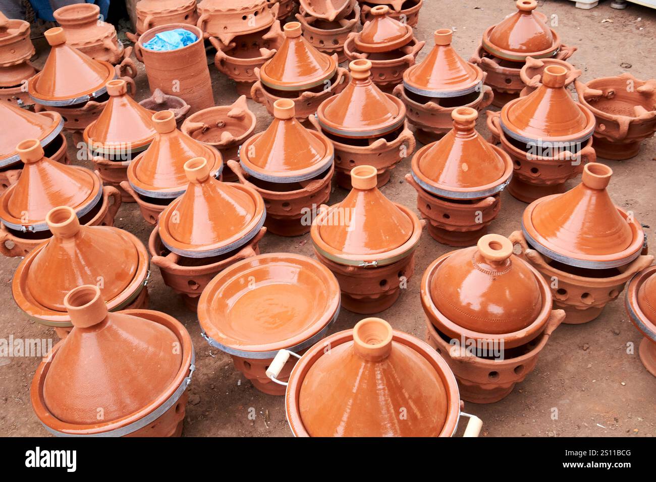 Clay cooking pots hi-res stock photography and images - Alamy