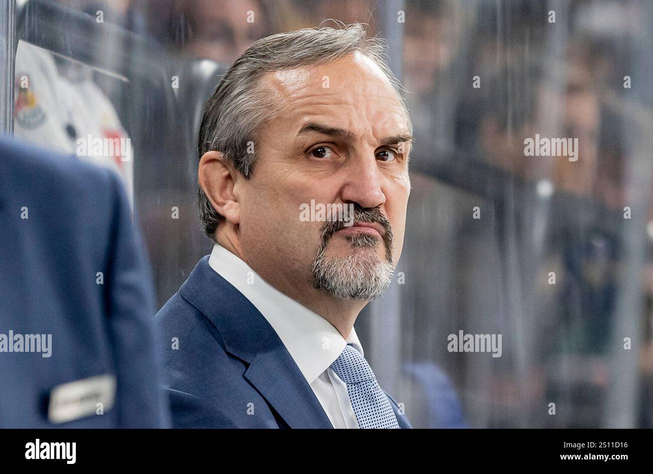 Muenchen, Deutschland. 30th Dec, 2024. Gary Shuchuk (Co-Trainer, Grizzlys Wolfsburg). GER, EHC ...